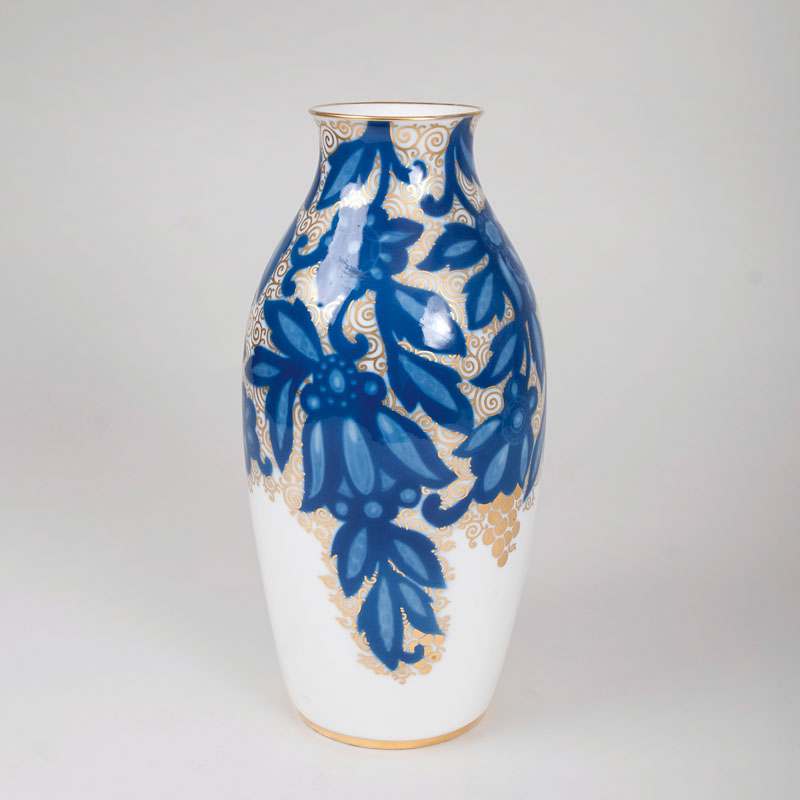 Julius-Vilhelm Gulbrandsen: An Art Déco baluster vase 'Rosari' [81154]