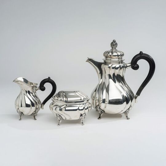 Hermann Behrnd, gegr. 1881 in Dresden: Kaffeeservice im Barock-Stil ...