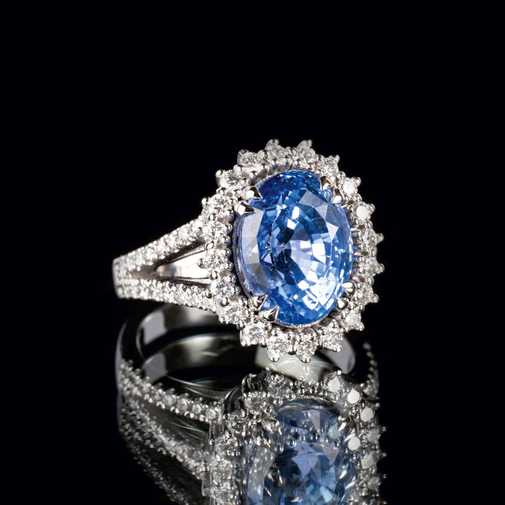 Natürlicher Saphir-Ring mit Brillanten [105014]